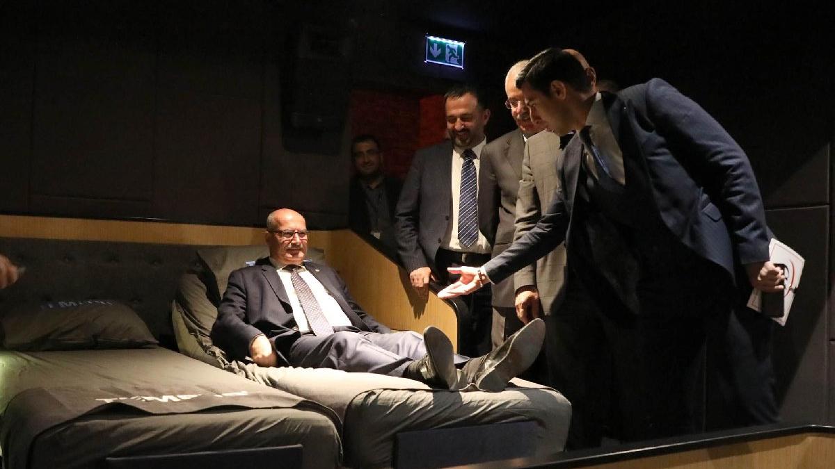 YiyeGeze | Atakule | Tasarımı, Sinema ve Yemek İmkanları